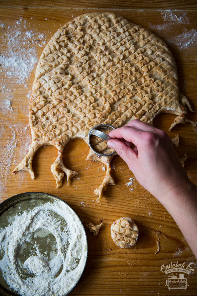 Tepertős pogácsa- Hungarian savoury scones - Taste of Memories